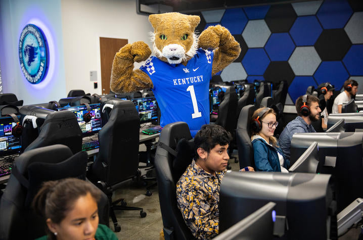 Gen.G, UK team up for inaugural Gen.G Campus Takeover at UK – Gen.G ...